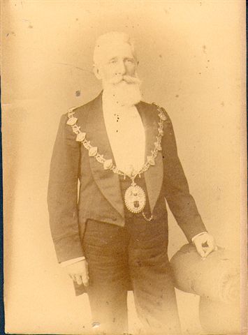 04: The gifts of a gentleman, Sir John Woodhead | Earthworm Express